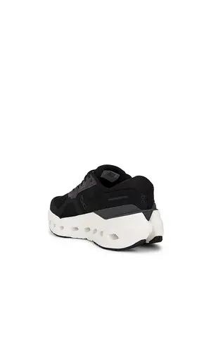 On Cloudrunner 3 - Black & Ivory