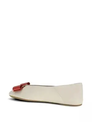 FERRAGAMO Vara Bow Leather Ballet Flats - Neutrals