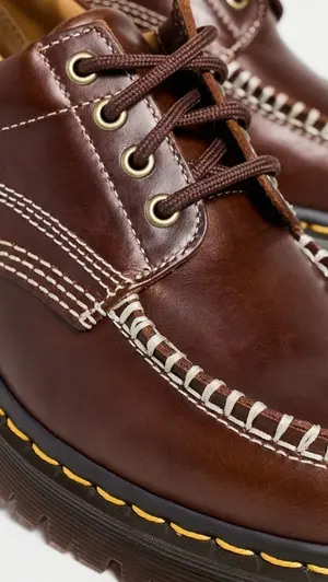 Dr. Martens Lowell M 8/ W