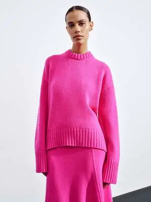 GWYN Crewneck Rounded Sweater
