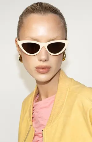 REALITY EYEWEAR Kiss Kiss Sunglasses - Bone