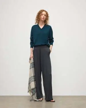 Johnstons Of Elgin Classic V-neck Jumper - Green