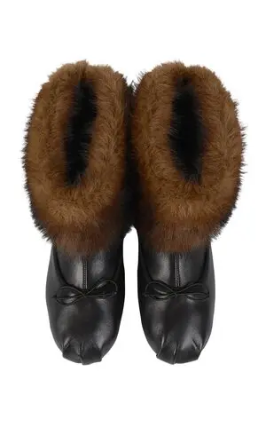 SALONDEJU Fur Boots With Ribbon - Black