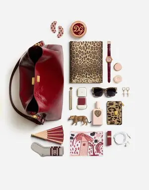 Dolce & Gabbana Large Vittoria Calfskin Shoulder Bag - Red