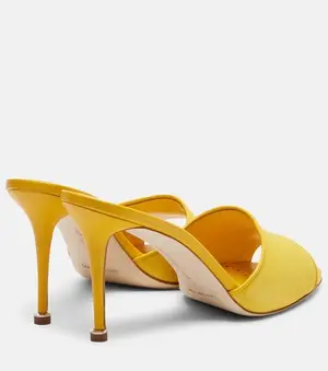 Manolo Blahnik Larache 90 Suede Mules - Yellow