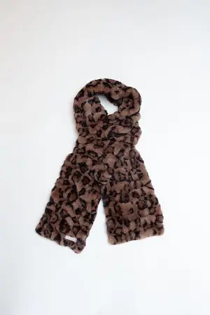 SEA TO ME BLANKETS La Escapade Long Faux Fur Scarf - Leopard