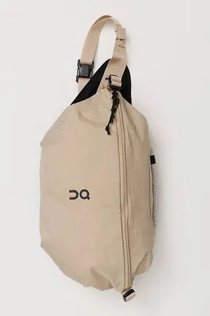 On 9l Sling Bag - Sand Black
