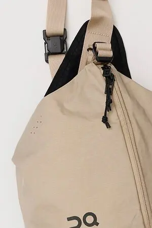 On 9l Sling Bag - Sand Black