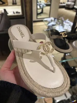 Chanel Raffia Thong Sandal - Beige