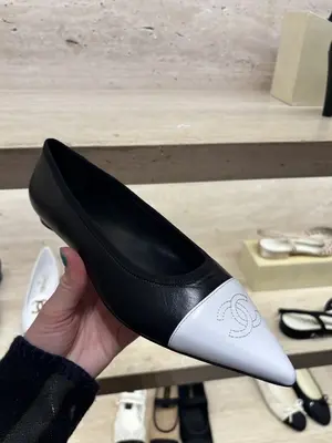 Chanel Cc Flat - Black And White