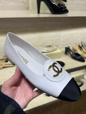 Chanel White Cc Flat - White And Black