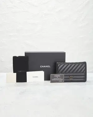 FWRD RENEW Chanel Lambskin Wallet On Chain - Black