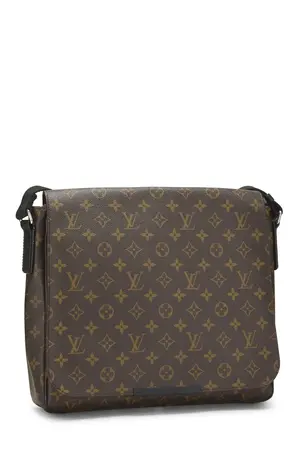 LOUIS VUITTON Monogram Macassar District