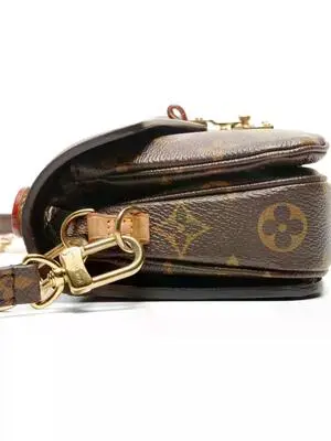 LOUIS VUITTON 2021 Monogram Chain Shoulder Bag