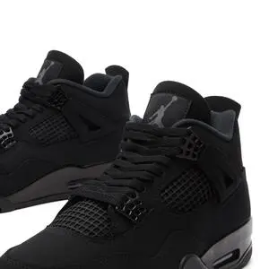 JORDAN 4 Retro Sneaker
