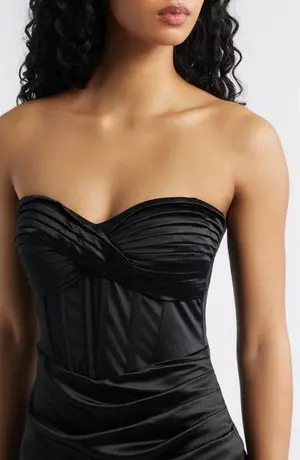 EMERALD SUNDAE Ruched Corset Strapless Gown - Black