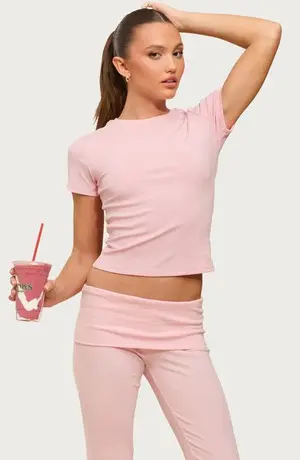 EDIKTED Emelia Fitted Stretch Cotton T-shirt - Pink