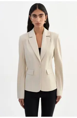 LAMARQUE Davie | Faux Leather Fitted Blazer - Bone