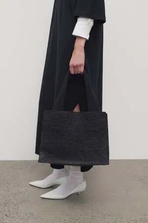THE ROW Loretta Raffia Tote Bag - Black