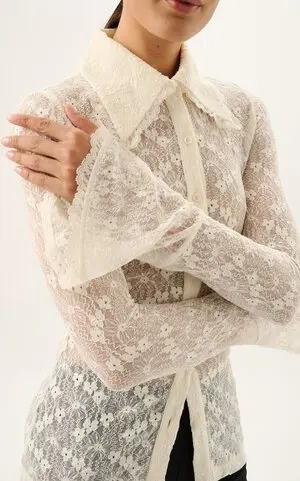 ROAME Daisie Lace Button Up Shirt