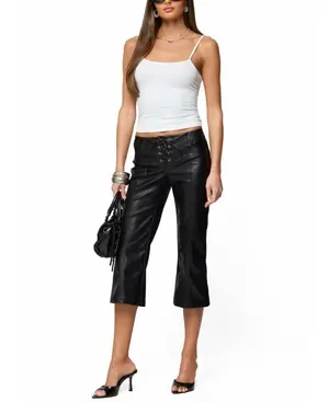 EDIKTED Lexy Flared Capri Pants