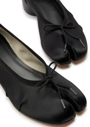 MAISON MARGIELA Tabi 30 Satin Pumps - Black