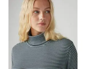 LEVI'S Dreamy Turtleneck Top