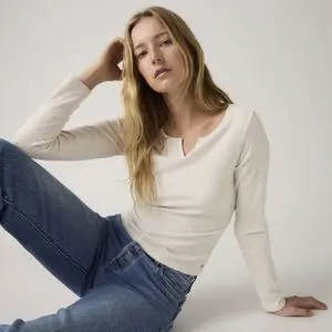 Levi's Slim Fit T-shirts For Women