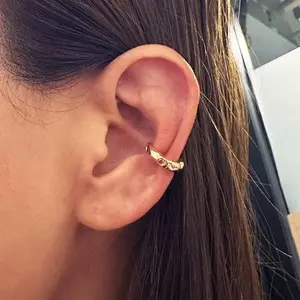 OUTOFOFFICE Textured Ear Cuff