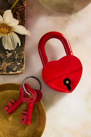 TERRAIN Heart Lock - Red