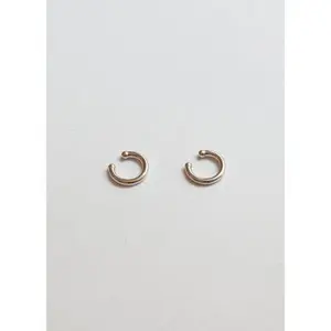 OUTOFOFFICE Simple Ear Cuff