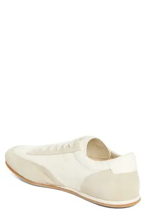 COMMON PROJECTS Minimal Runner Leather Sneakers