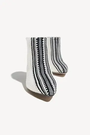 AMAMBAIH Inma Ankle Boots - Ivory-black