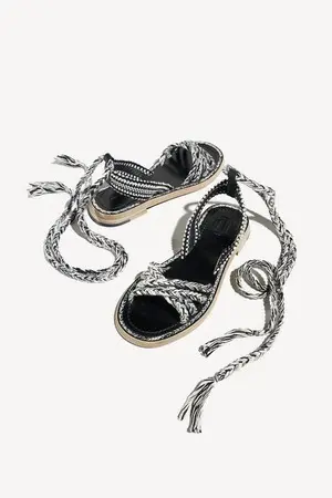 AMAMBAIH Graciela Flat Sandals