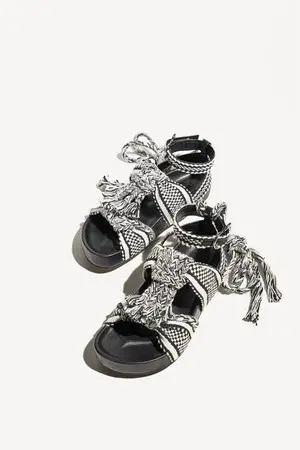 AMAMBAIH Olivia Tie-fastening Sandals