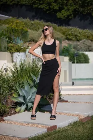 KATHRYN MCCARRON Ribbed Cashmere-blend Midi Skirt With Slit - Black