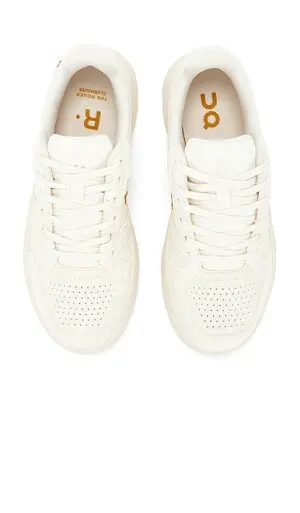 On The Roger Clubhouse Ace Sneaker - Ivory & Dew