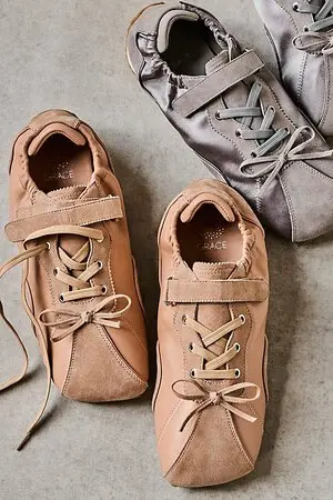 GRACE Jaz Lace-up Sneakerinas - Camel