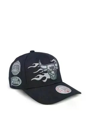Mitchell & Ness Nba Chicago Bulls Embroidered Snapback Cap - Black