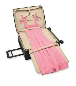 Briggs & Riley Baseline Medium Expandable Spinner Suitcase - Black