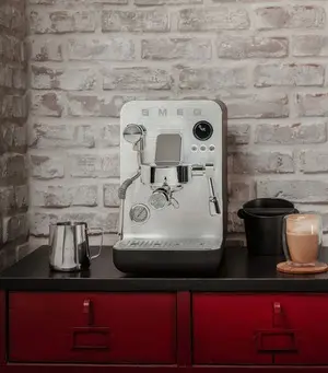 SMEG Emc02blmuk Mini Pro Espresso Machine - Black