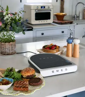 SMEG Portable Induction Hob