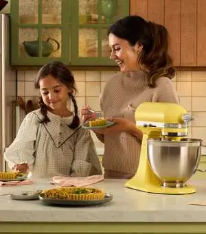 KITCHENAID Artisan Stand Mixer - Yellow