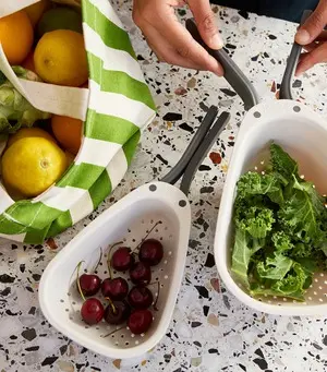 JOSEPH JOSEPH Mini Droplet Colander With Folding Handle