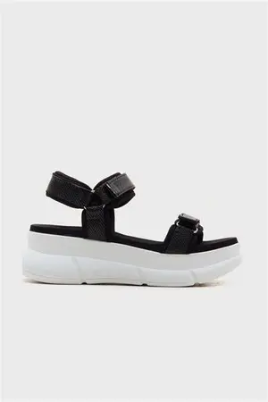 PROLOGUE SHOES Yrmengardis Strappy Sandal - Black