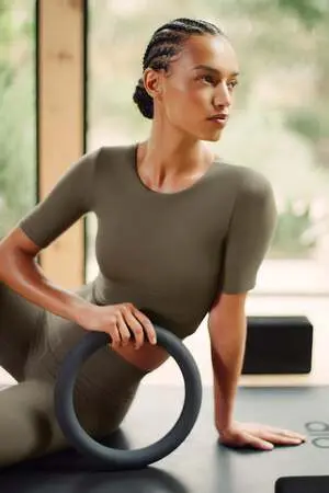 Alo Yoga Softsculpt Precision Half Sleeve T-shirt - Olive Tree