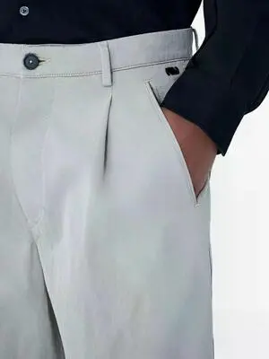 MOOS STUDIO Pleated Tailored Shorts