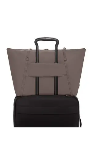 Tumi Q Tote - Mink