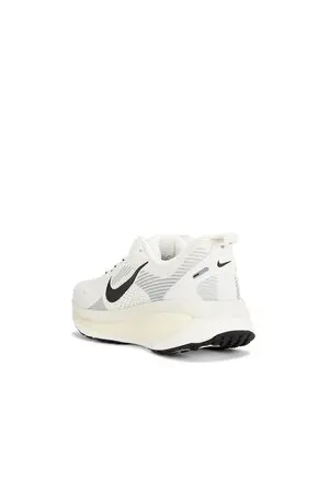 Nike Vomero 18 Sneakers