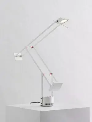ARTEMIDE Tizio Adjustable-arm Table Lamp